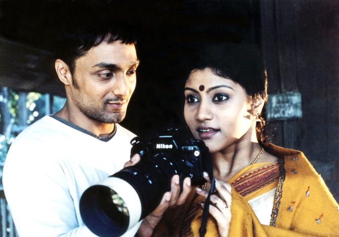 12 Critically Acclaimed Bollywood Art Movies - Cinemaholic