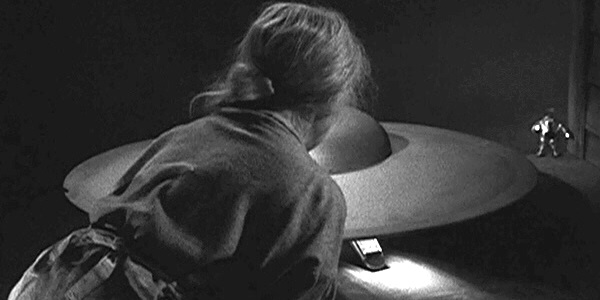 10 Best The Twilight Zone Episodes, Ranked - The Cinemaholic