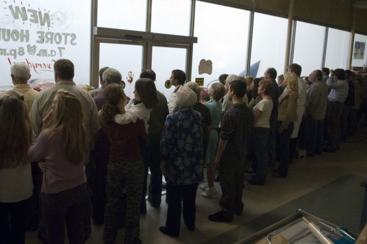 The Mist Ending, Explained: Who Are the Monsters? What Was Alternate ...