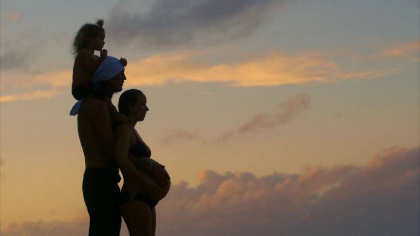 5 Best Surfing Movies on Netflix (2019, 2020) - Cinemaholic