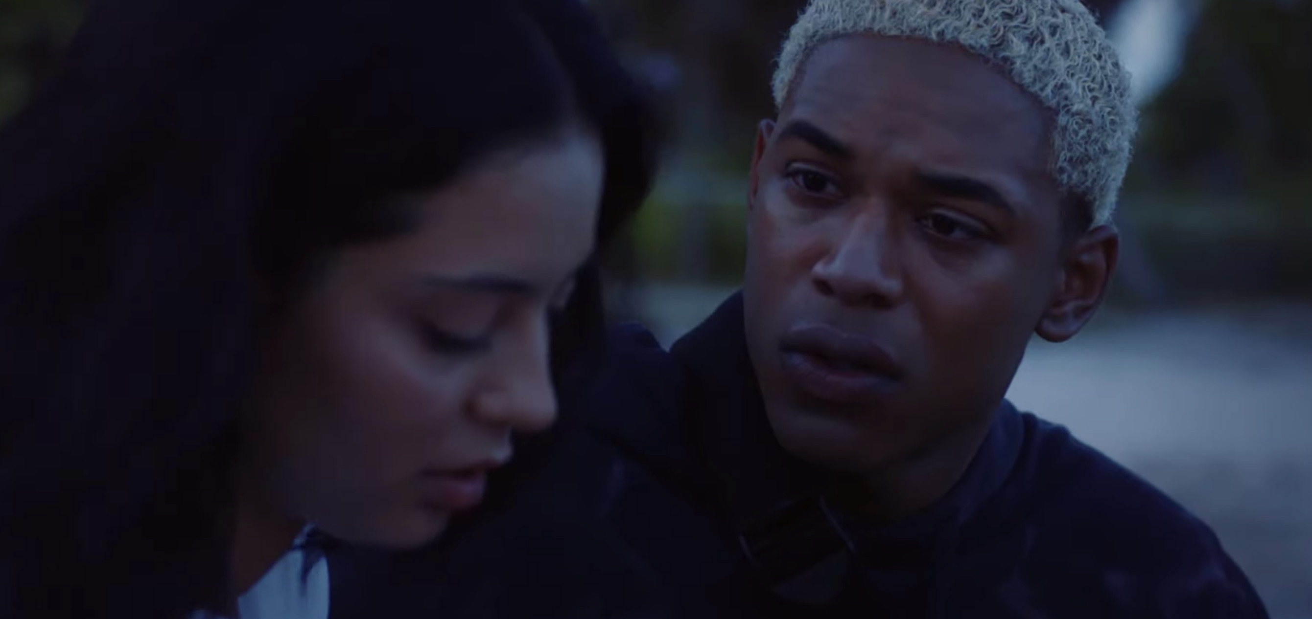 Waves Review: A Stunning Emotional Drama - Cinemaholic