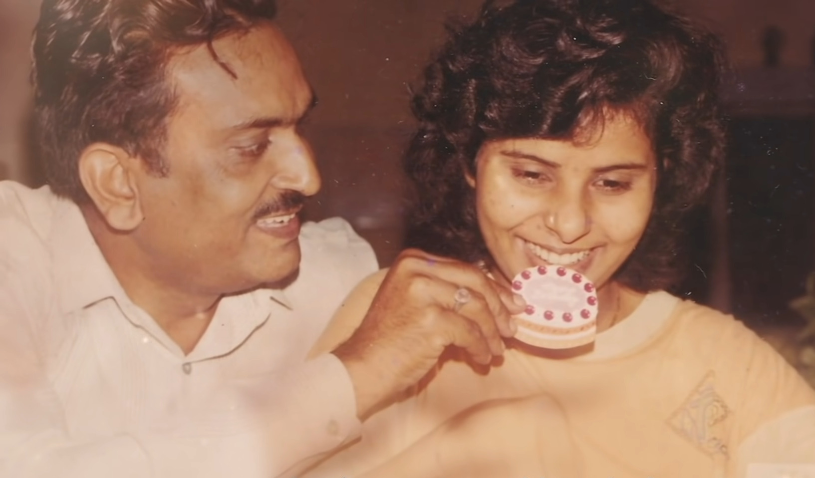 Gunjan Saxena's Family: Who Are Real Father, Mother & Brother of Gunjan ...
