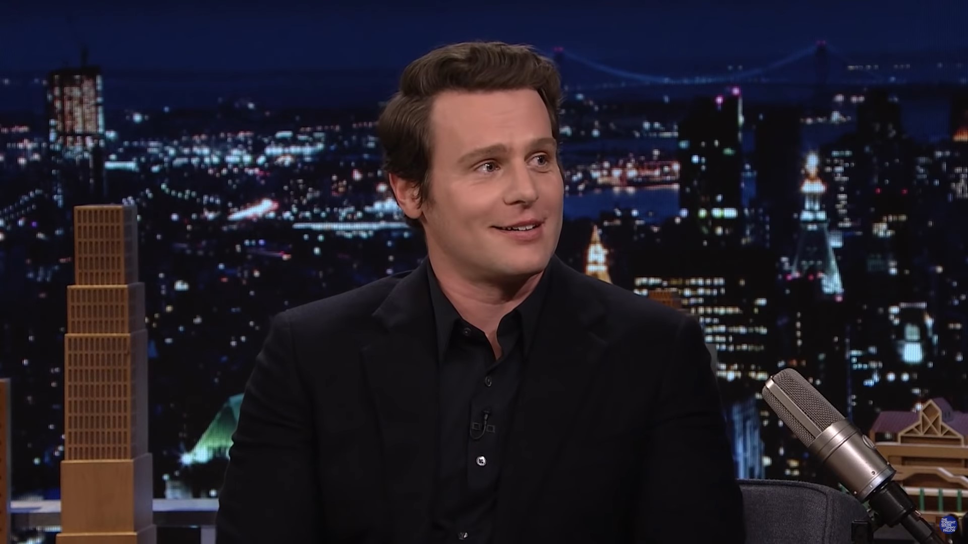 Is Jonathan Groff Married? Does He Have a Boyfriend?