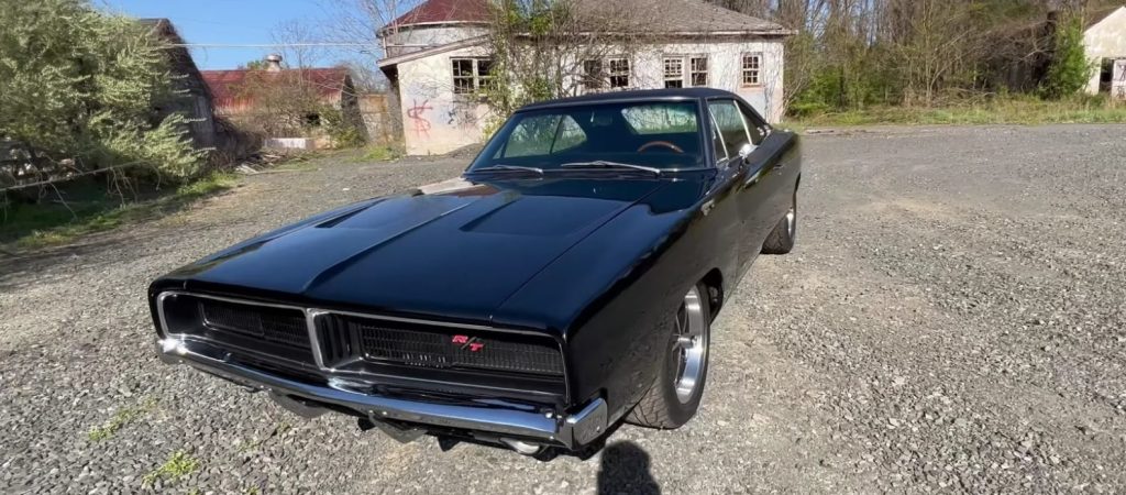 What Type and Brand is Debora, Woody Harrelson's Car in The Man from ...