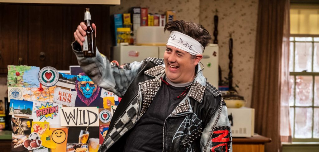 Kevin Can F**k Himself Season 2 Episode 1 Recap: Mrs. McRoberts Is Dead