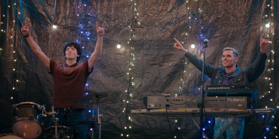 I Used to Be Famous Ending, Explained: What Happens to Vinnie and ...