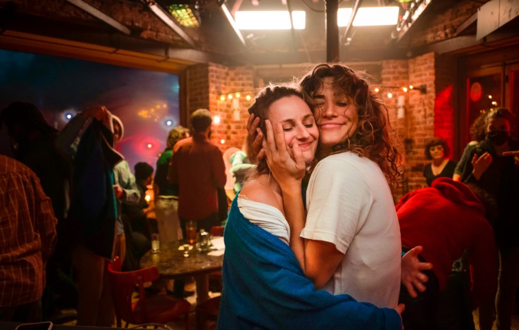 Off the Hook Ending, Explained: Does Léa End Up with Guillaume or Gagan?