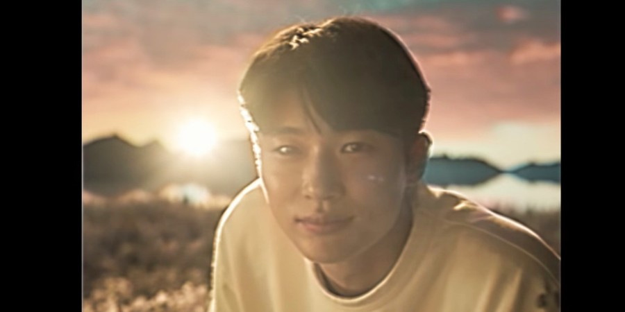 What Is the Significance of the VHS Tape in Netflix's 20th Century Girl?