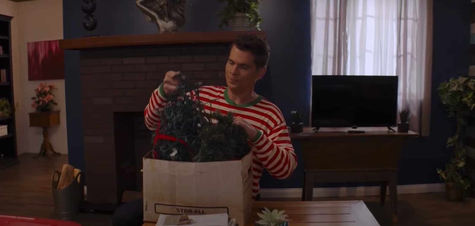 I Believe in Santa Ending, Explained: How Does Santa Bring Lisa and Tom ...