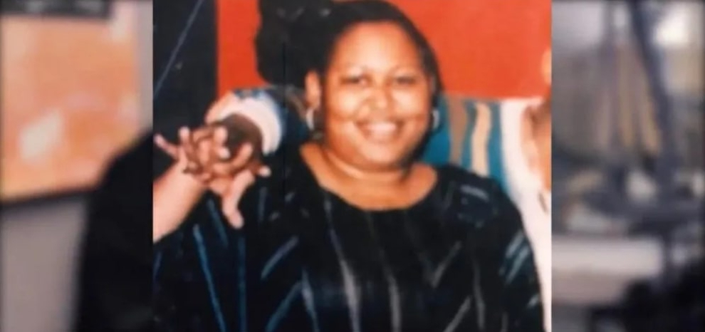 Theresa Kelly: R. Kelly's Sister is Working as a Stylist Today