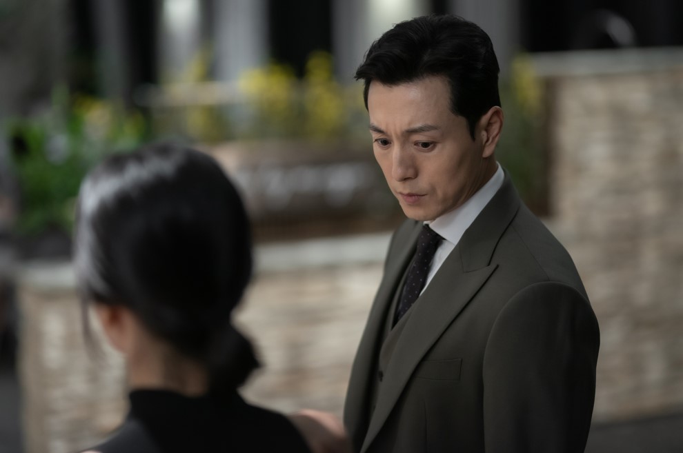 Does Moon Dong-eun End up With Joo Yeo-jeong or Ha Do-yeong in The Glory?