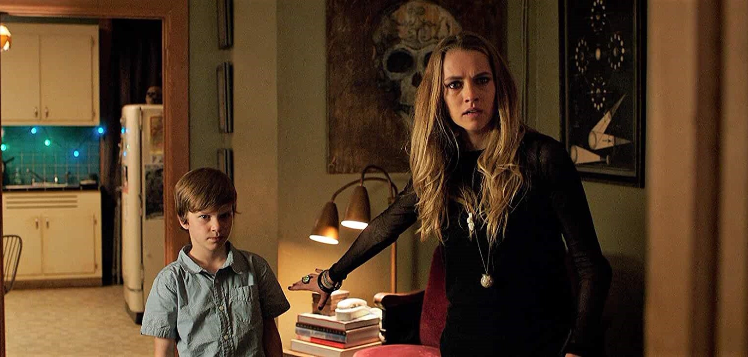 Lights Out (2016): Exploring The Shooting Locations of the Horror Movie