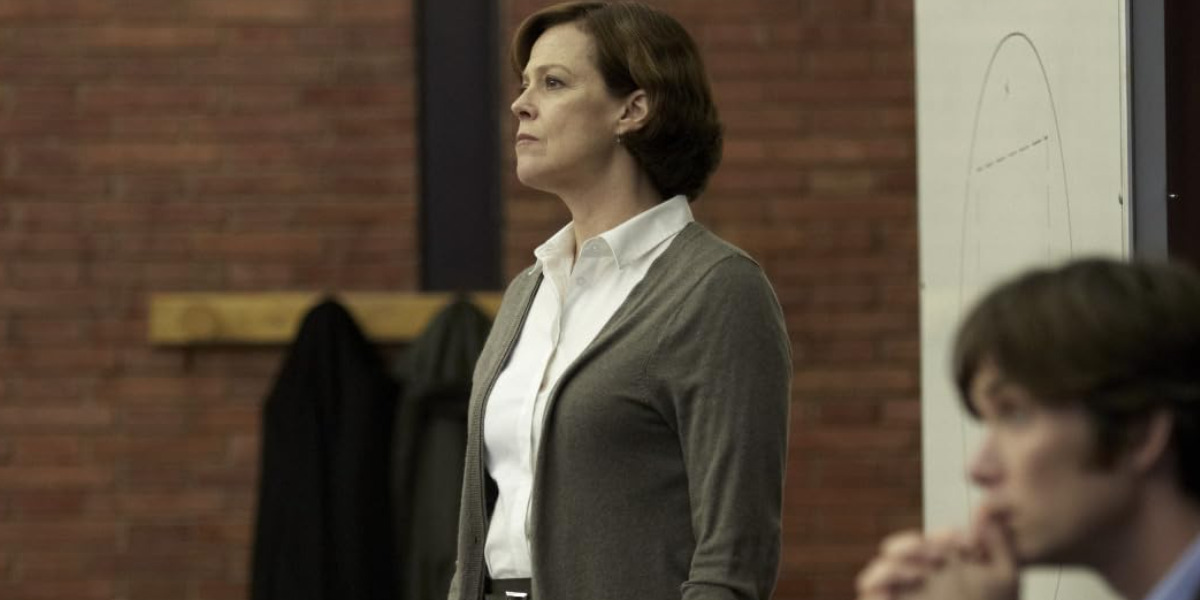 Red Lights Ending Explained: Is Simon Silver a Fraud?