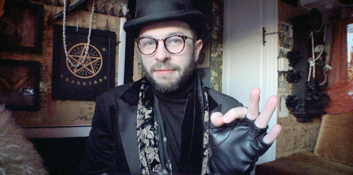 Ken Boggle: Unveiling Living For the Dead's Tarot Expert