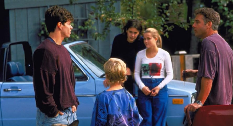 Fear (1996) Ending, Explained: Does David Die?