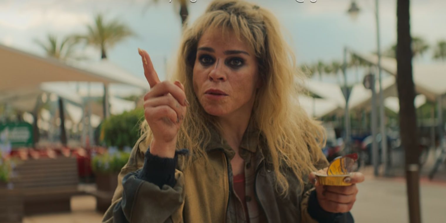 Who is the Blonde Woman in Kaos? Who does Billie Piper Play?