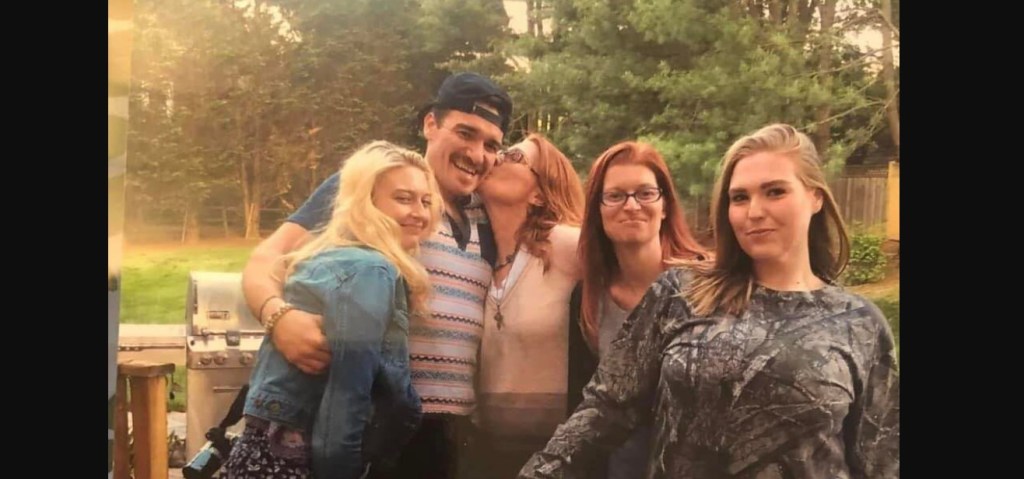 Tina and Rachel Harris: Where Are Sarah Harris' Mom and Sister Today?