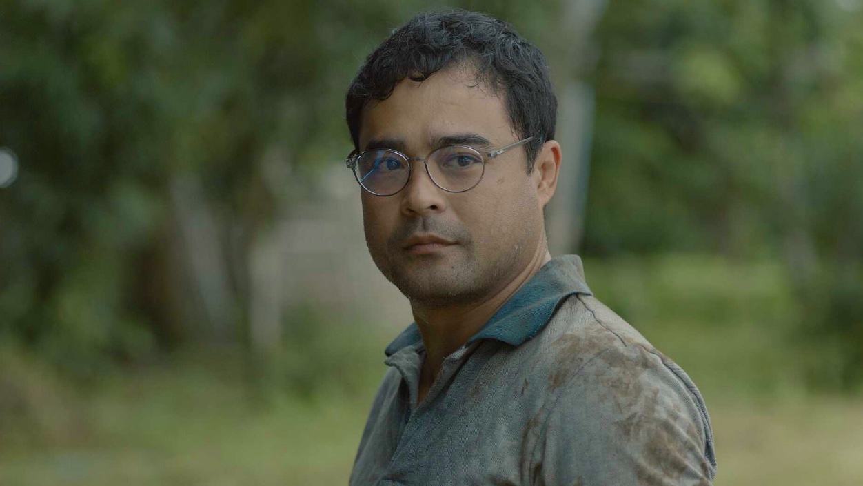 Netflix's Outside Ending, Explained: Do Francis and His Family Survive?