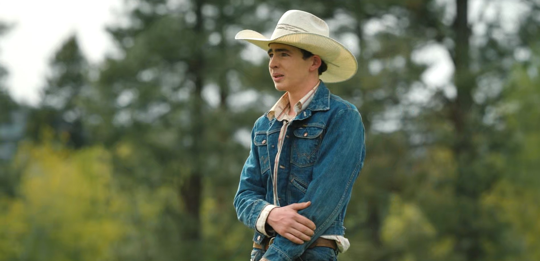How Did Carter Break His Arm in Yellowstone?