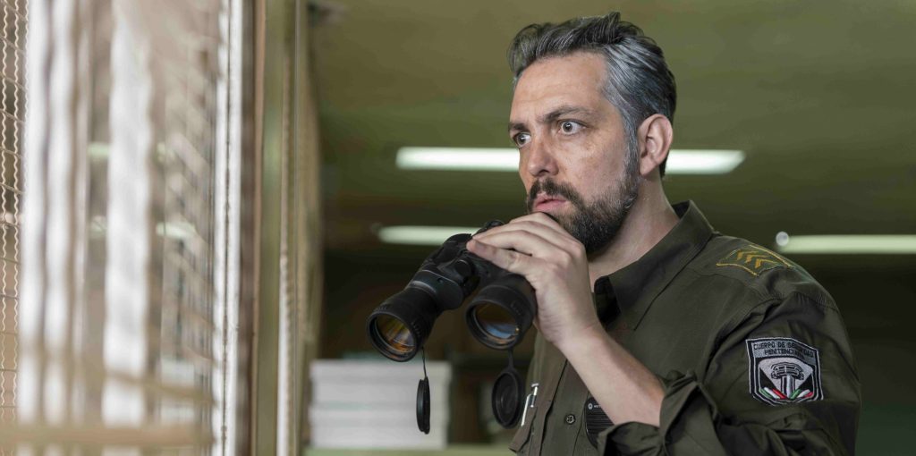 Prison Cell 211 Ending, Explained: Why Does Juan Decide to Stay in the ...